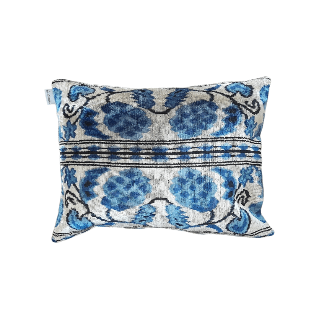 Cojines bordados Les-Ottomans, terciopelo, estampado ikat en colores.